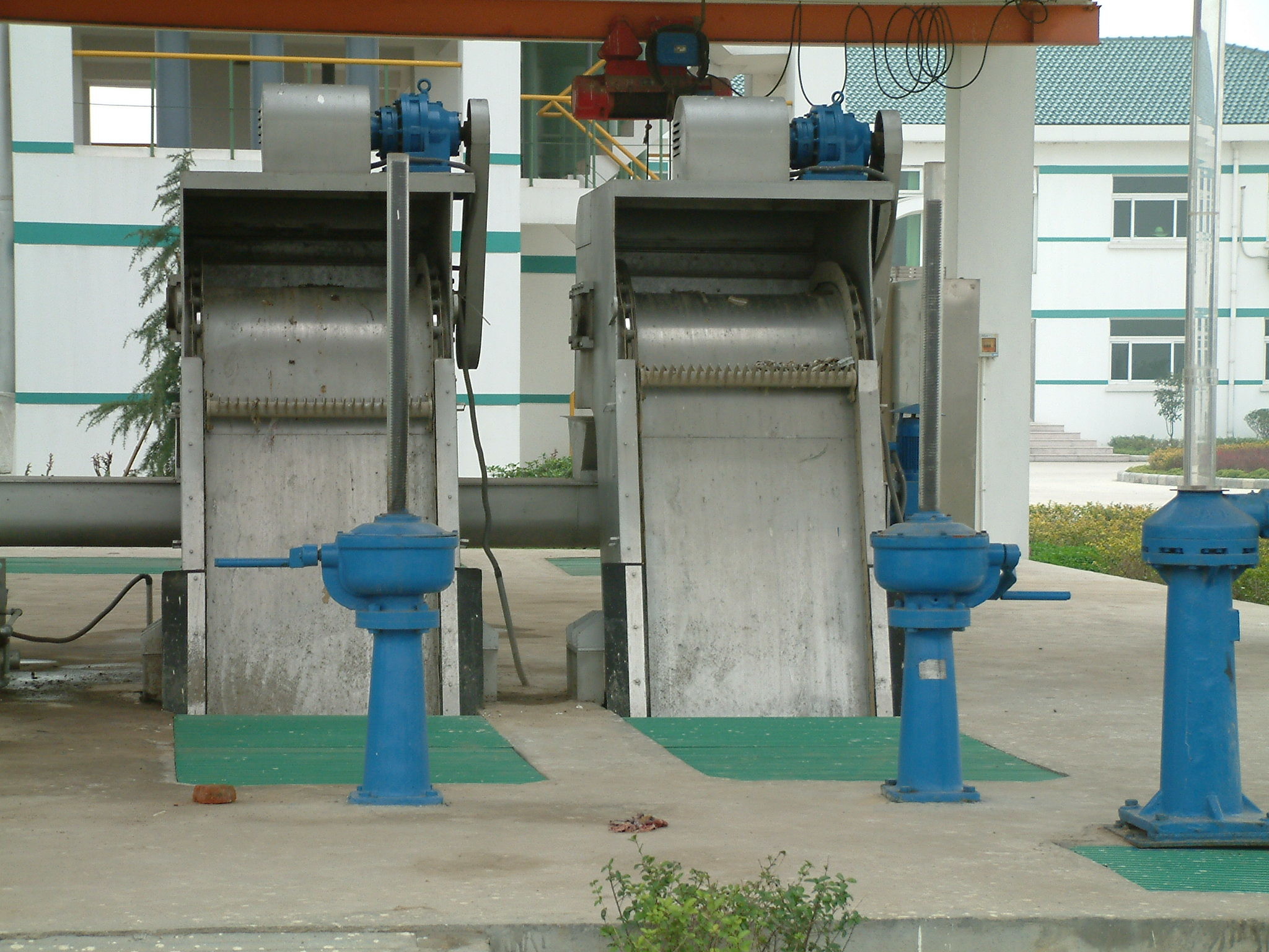 coarse screen, flow-guide style S.S. coarse grid for large solid and ...